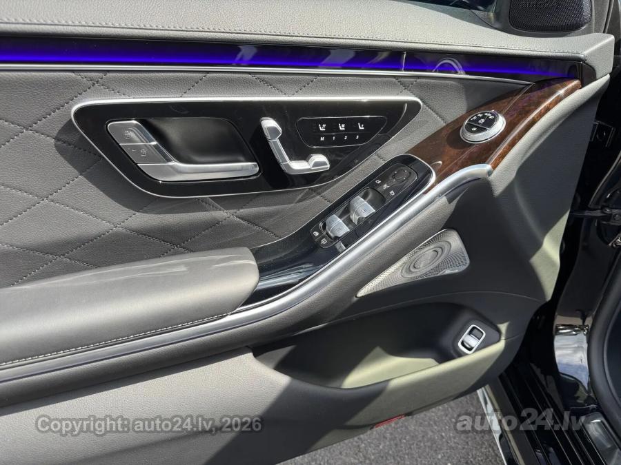 Melns Mercedes-Benz S-Class 2025 Tallina, ar dzinēja tilpumu 3.00 L un nobraukumu 30 tūkst. km par 119995 €, foto 9 vietnē AUTOMOTO.COM.LV