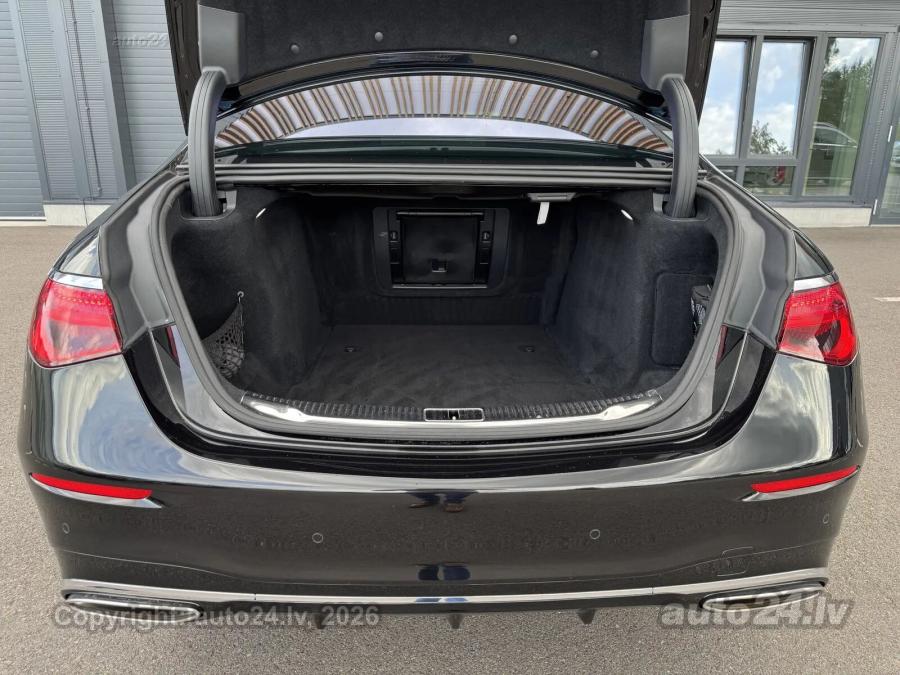 Melns Mercedes-Benz S-Class 2025 Tallina, ar dzinēja tilpumu 3.00 L un nobraukumu 30 tūkst. km par 119995 €, foto 31 vietnē AUTOMOTO.COM.LV