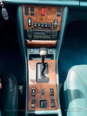 Blue Mercedes-Benz S-Class 1985 in Tallinn, with an engine capacity of 5.00 L and mileage of 189 thousand km for 14990 €, photo 3 on AUTOMOTO.COM.LV