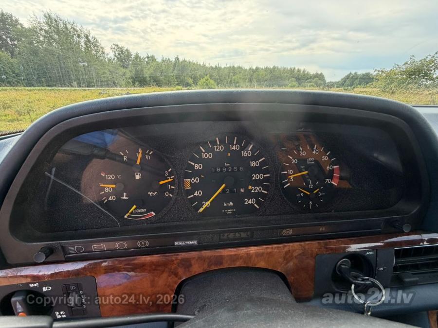 Blue Mercedes-Benz S-Class 1985 in Tallinn, with an engine capacity of 5.00 L and mileage of 189 thousand km for 14990 €, photo 11 on AUTOMOTO.COM.LV
