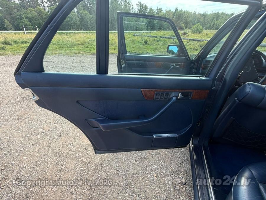 Blue Mercedes-Benz S-Class 1985 in Tallinn, with an engine capacity of 5.00 L and mileage of 189 thousand km for 14990 €, photo 12 on AUTOMOTO.COM.LV