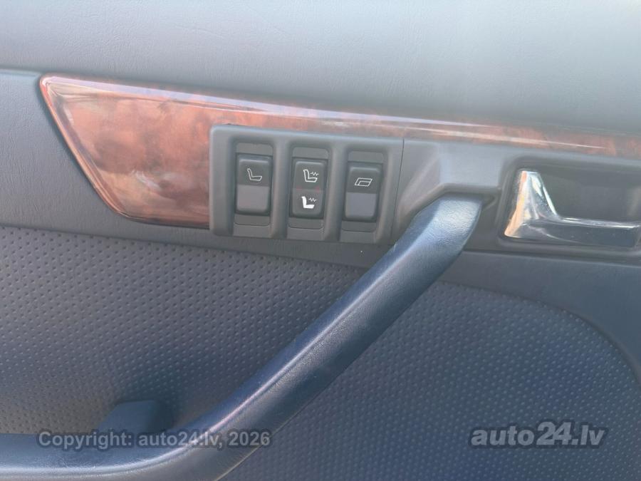 Blue Mercedes-Benz S-Class 1985 in Tallinn, with an engine capacity of 5.00 L and mileage of 189 thousand km for 14990 €, photo 14 on AUTOMOTO.COM.LV