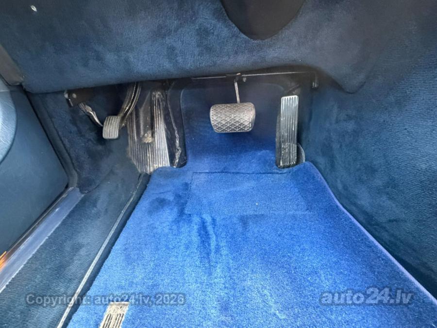 Blue Mercedes-Benz S-Class 1985 in Tallinn, with an engine capacity of 5.00 L and mileage of 189 thousand km for 14990 €, photo 17 on AUTOMOTO.COM.LV