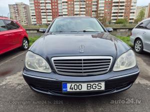 Zils Mercedes-Benz S-Class 2003 Tallina, ar dzinēja tilpumu 3.20 L un nobraukumu 399 tūkst. km par 1499 €, foto  vietnē AUTOMOTO.COM.LV