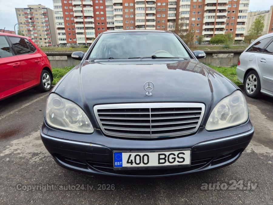 Blue Mercedes-Benz S-Class 2003 in Tallinn, with an engine capacity of 3.20 L and mileage of 399 thousand km for 1499 €, photo 1 on AUTOMOTO.COM.LV
