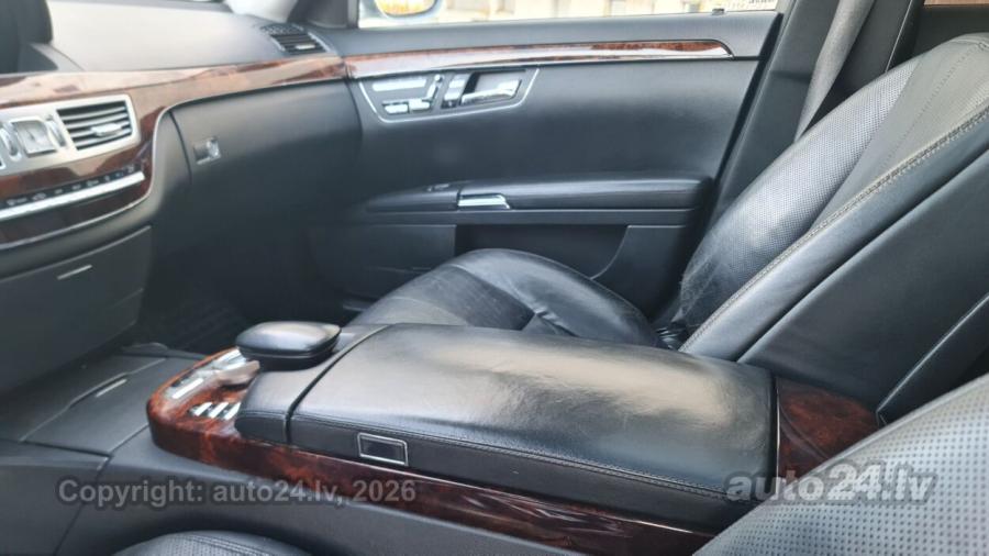 Blue Mercedes-Benz S-Class 2006 in Tallinn, with an engine capacity of 5.50 L and mileage of 406 thousand km for 6990 €, photo 8 on AUTOMOTO.COM.LV