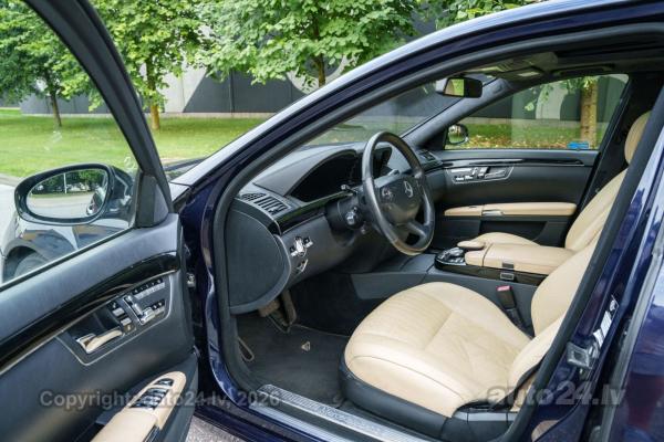 Blue Mercedes-Benz S-Class 2007 in Parnu, with an engine capacity of 5.50 L and mileage of 289 thousand km for 10600 €, photo 9 on AUTOMOTO.COM.LV