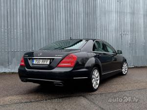 Zils Mercedes-Benz S-Class 2012 Tallina, ar dzinēja tilpumu 0.00 L un nobraukumu 230 tūkst. km par 16999 €, foto 18 vietnē AUTOMOTO.COM.LV