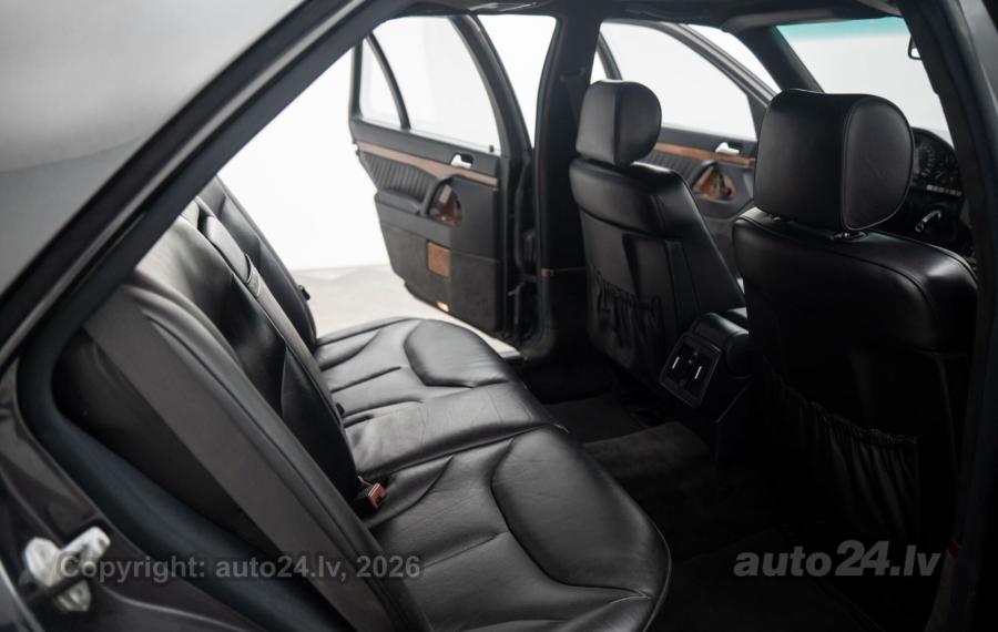 Pelēks Mercedes-Benz S-Class 1991 Tallina, ar dzinēja tilpumu 6.00 L un nobraukumu 179 tūkst. km par 29999 €, foto 10 vietnē AUTOMOTO.COM.LV