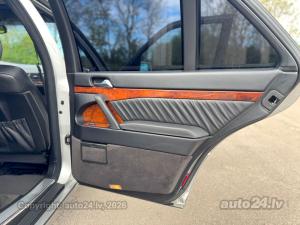 Pelēks Mercedes-Benz S-Class 1992 Tallina, ar dzinēja tilpumu 3.20 L un nobraukumu 298 tūkst. km par 8900 €, foto 20 vietnē AUTOMOTO.COM.LV