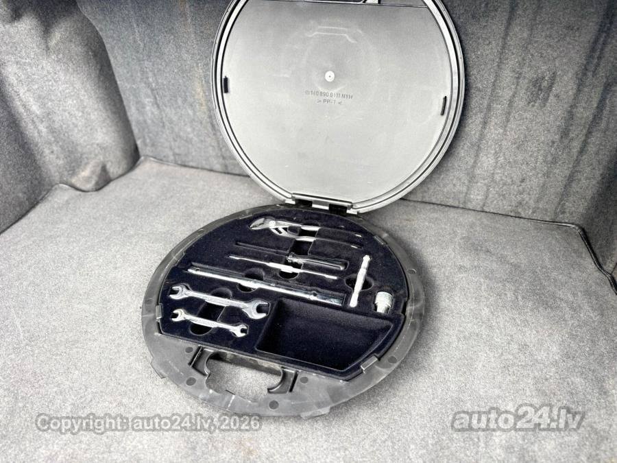 Pelēks Mercedes-Benz S-Class 1992 Tallina, ar dzinēja tilpumu 3.20 L un nobraukumu 298 tūkst. km par 8900 €, foto 26 vietnē AUTOMOTO.COM.LV