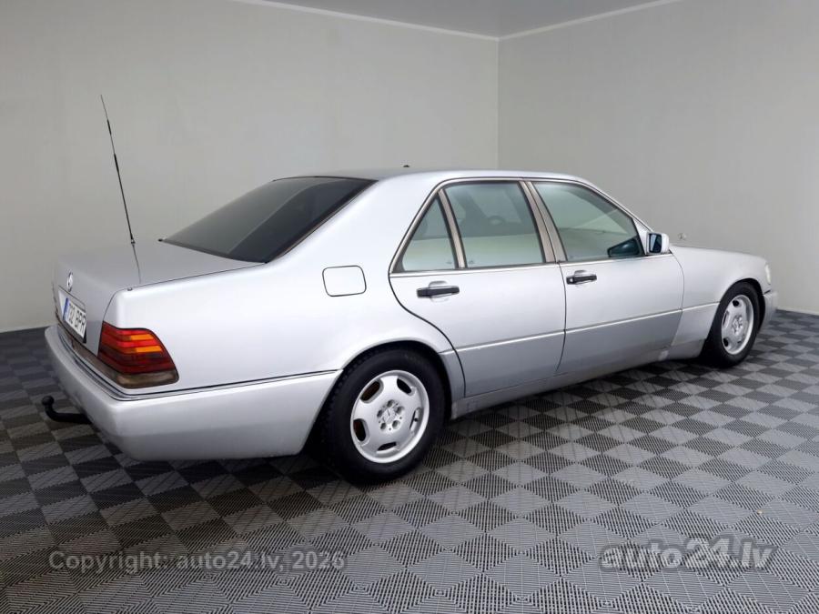 Pelēks Mercedes-Benz S-Class 1993 Tallina, ar dzinēja tilpumu 3.40 L un nobraukumu 319 tūkst. km par 2999 €, foto 3 vietnē AUTOMOTO.COM.LV