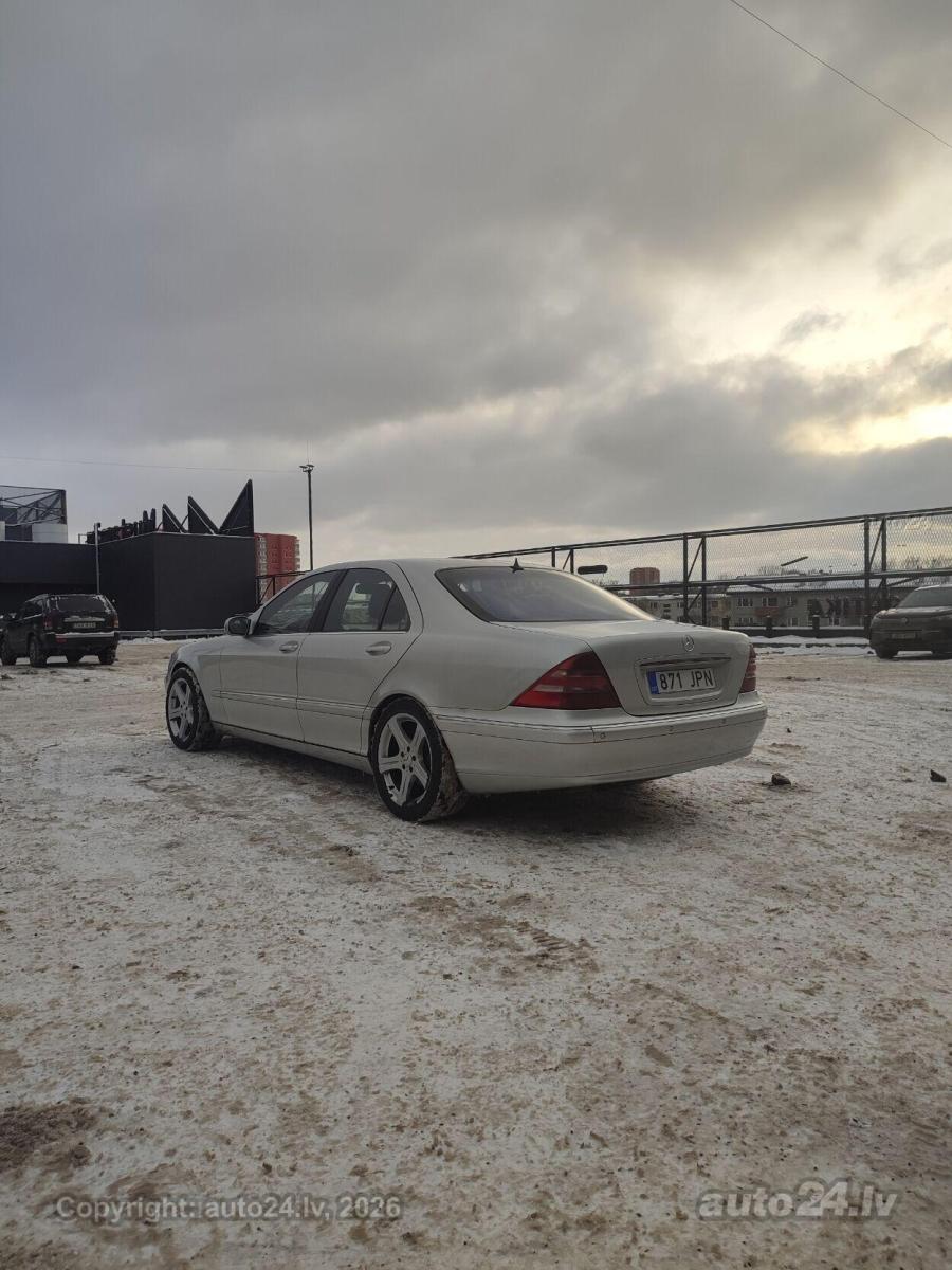 Grey Mercedes-Benz S-Class 2002 in Tallinn, with an engine capacity of 4.00 L and mileage of 202 thousand km for 5900 €, photo 3 on AUTOMOTO.COM.LV