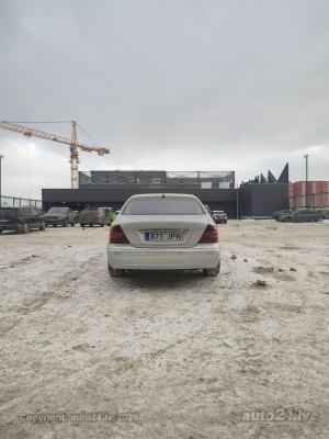 Grey Mercedes-Benz S-Class 2002 in Tallinn, with an engine capacity of 4.00 L and mileage of 202 thousand km for 5900 €, photo 4 on AUTOMOTO.COM.LV