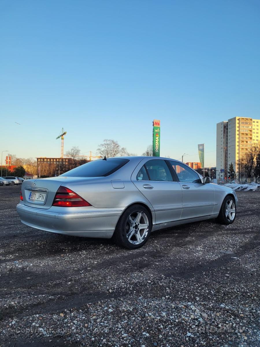 Grey Mercedes-Benz S-Class 2002 in Tallinn, with an engine capacity of 4.00 L and mileage of 202 thousand km for 4300 €, photo 6 on AUTOMOTO.COM.LV