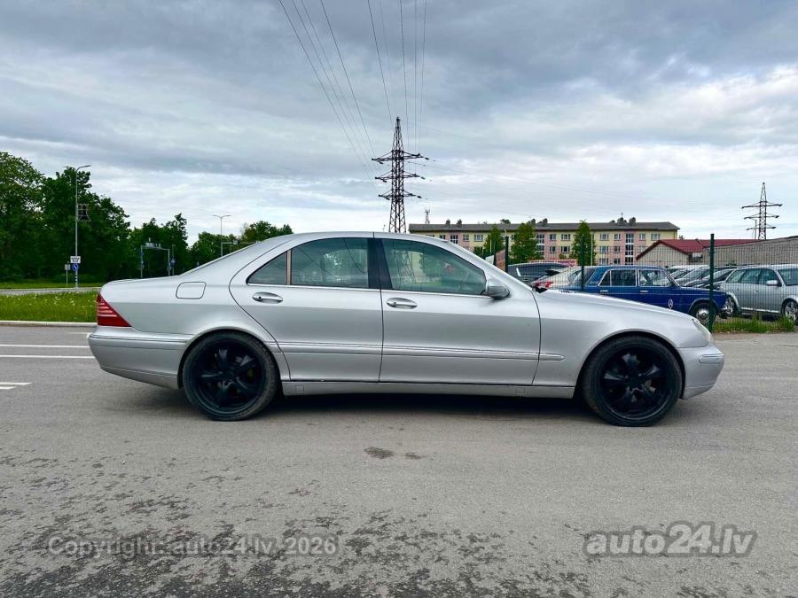 Grey Mercedes-Benz S-Class 2002 in Narva, with an engine capacity of 3.20 L and mileage of 300 thousand km for 2499 €, photo 10 on AUTOMOTO.COM.LV