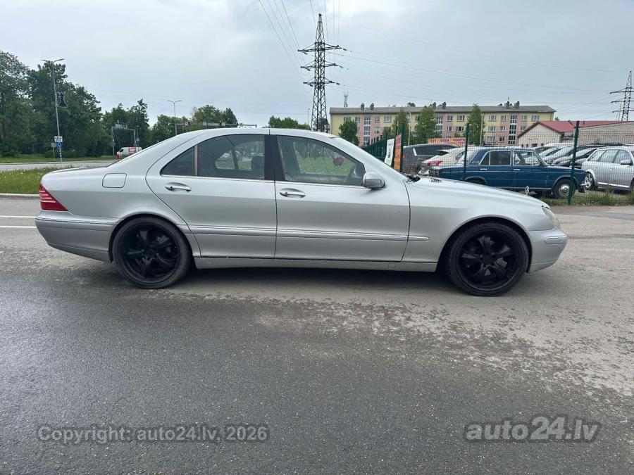 Grey Mercedes-Benz S-Class 2002 in Narva, with an engine capacity of 3.20 L and mileage of 300 thousand km for 2499 €, photo 16 on AUTOMOTO.COM.LV