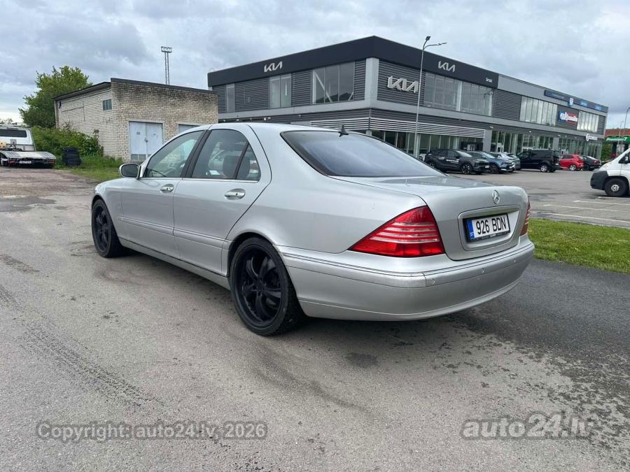 Grey Mercedes-Benz S-Class 2002 in Narva, with an engine capacity of 3.20 L and mileage of 300 thousand km for 2499 €, photo 18 on AUTOMOTO.COM.LV