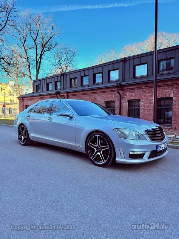 Pelēks Mercedes-Benz S-Class 2005 Tallina, ar dzinēja tilpumu 5.50 L un nobraukumu 71 tūkst. km par 16900 €, foto 1 vietnē AUTOMOTO.COM.LV