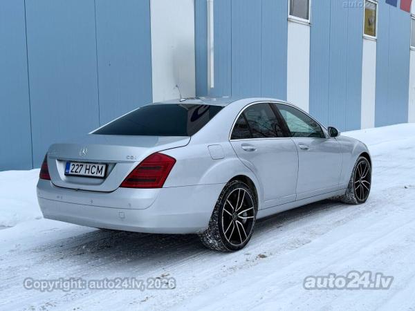 Grey Mercedes-Benz S-Class 2006 in Tallinn, with an engine capacity of 3.00 L and mileage of 325 thousand km for 5490 €, photo 4 on AUTOMOTO.COM.LV