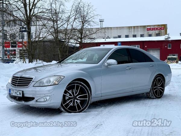 Grey Mercedes-Benz S-Class 2006 in Tallinn, with an engine capacity of 3.00 L and mileage of 325 thousand km for 5490 €, photo 2 on AUTOMOTO.COM.LV