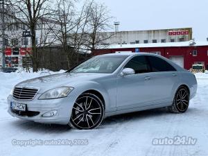 Grey Mercedes-Benz S-Class 2006 in Tallinn, with an engine capacity of 3.00 L and mileage of 325 thousand km for 5490 €, photo 2 on AUTOMOTO.COM.LV