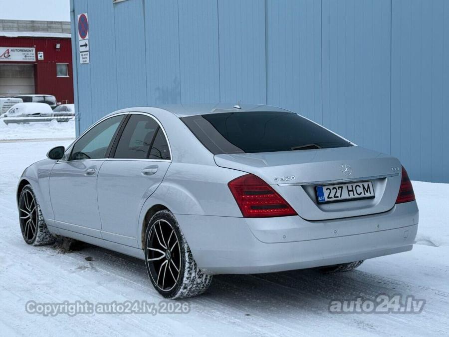 Grey Mercedes-Benz S-Class 2006 in Tallinn, with an engine capacity of 3.00 L and mileage of 325 thousand km for 5490 €, photo 3 on AUTOMOTO.COM.LV