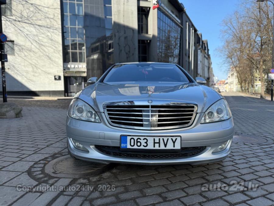 Grey Mercedes-Benz S-Class 2006 in Tartu, with an engine capacity of 3.00 L and mileage of 330 thousand km for 7000 €, photo 1 on AUTOMOTO.COM.LV