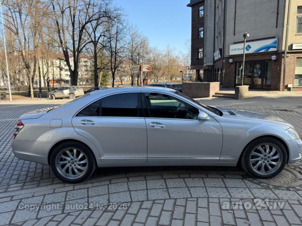 Grey Mercedes-Benz S-Class 2006 in Tartu, with an engine capacity of 3.00 L and mileage of 330 thousand km for 7000 €, photo 5 on AUTOMOTO.COM.LV