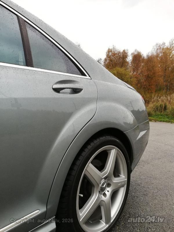 Grey Mercedes-Benz S-Class 2006 in Tallinn, with an engine capacity of 5.50 L and mileage of 267 thousand km for 8750 €, photo 4 on AUTOMOTO.COM.LV