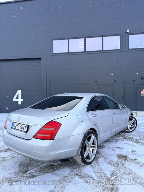Pelēks Mercedes-Benz S-Class 2007 Tallina, ar dzinēja tilpumu 3.00 L un nobraukumu 395 tūkst. km par 4999 €, foto 5 vietnē AUTOMOTO.COM.LV