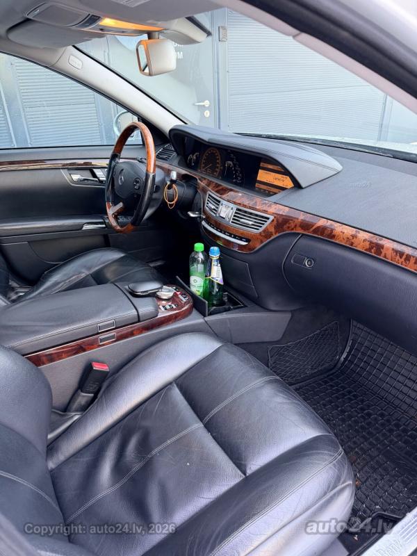 Pelēks Mercedes-Benz S-Class 2007 Tallina, ar dzinēja tilpumu 3.00 L un nobraukumu 395 tūkst. km par 4999 €, foto 10 vietnē AUTOMOTO.COM.LV