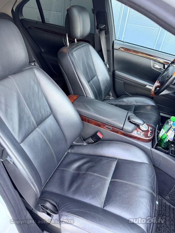 Grey Mercedes-Benz S-Class 2007 in Tallinn, with an engine capacity of 3.00 L and mileage of 395 thousand km for 4999 €, photo 11 on AUTOMOTO.COM.LV