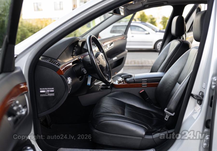 Pelēks Mercedes-Benz S-Class 2007 Tallina, ar dzinēja tilpumu 3.00 L un nobraukumu 368 tūkst. km par 6999 €, foto 11 vietnē AUTOMOTO.COM.LV