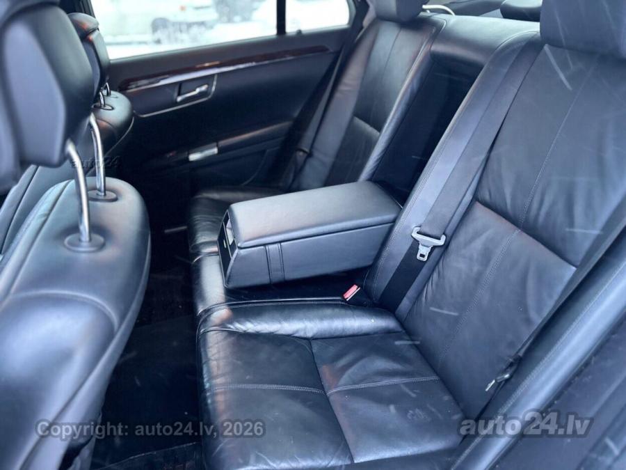 Pelēks Mercedes-Benz S-Class 2008 Tallina, ar dzinēja tilpumu 3.00 L un nobraukumu 266 tūkst. km par 5499 €, foto 13 vietnē AUTOMOTO.COM.LV
