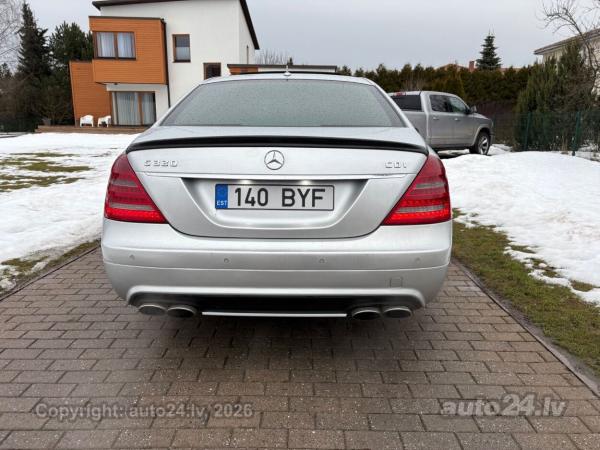 Pelēks Mercedes-Benz S-Class 2008 Tallina, ar dzinēja tilpumu 3.00 L un nobraukumu 322 tūkst. km par 6900 €, foto 6 vietnē AUTOMOTO.COM.LV