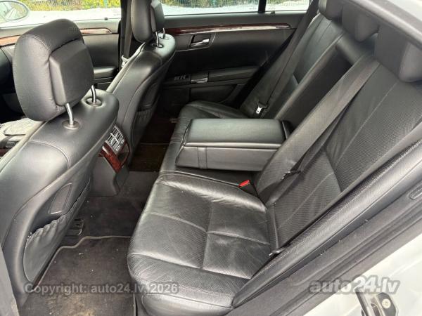 Pelēks Mercedes-Benz S-Class 2008 Tallina, ar dzinēja tilpumu 3.00 L un nobraukumu 322 tūkst. km par 6900 €, foto 10 vietnē AUTOMOTO.COM.LV