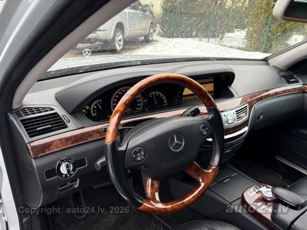 Grey Mercedes-Benz S-Class 2008 in Tallinn, with an engine capacity of 3.00 L and mileage of 322 thousand km for 6900 €, photo 11 on AUTOMOTO.COM.LV