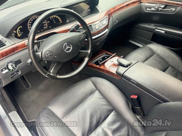 Pelēks Mercedes-Benz S-Class 2008 Tallina, ar dzinēja tilpumu 3.00 L un nobraukumu 260 tūkst. km par 16000 €, foto 8 vietnē AUTOMOTO.COM.LV