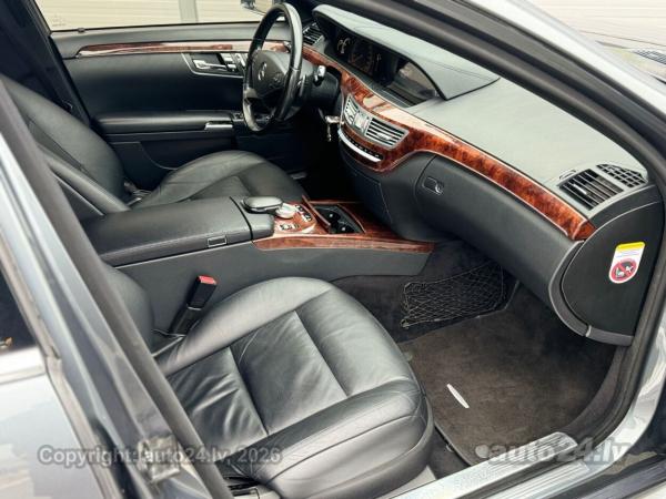 Pelēks Mercedes-Benz S-Class 2008 Tallina, ar dzinēja tilpumu 3.00 L un nobraukumu 260 tūkst. km par 16000 €, foto 10 vietnē AUTOMOTO.COM.LV