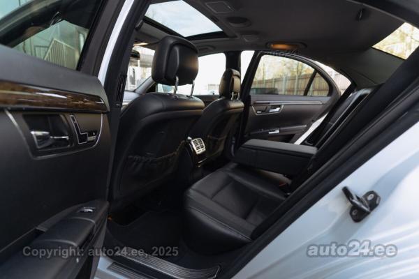Grey Mercedes-Benz S-Class 2009 in Tartu, with an engine capacity of 3.00 L and mileage of 0 thousand km for 6999 €, photo 11 on AUTOMOTO.COM.LV