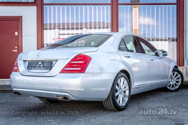 Pelēks Mercedes-Benz S-Class 2010 Valga, ar dzinēja tilpumu 3.50 L un nobraukumu 50 tūkst. km par 17950 €, foto 7 vietnē AUTOMOTO.COM.LV