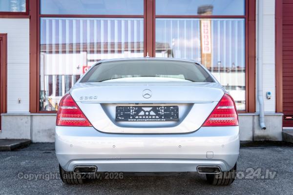 Pelēks Mercedes-Benz S-Class 2010 Valga, ar dzinēja tilpumu 3.50 L un nobraukumu 50 tūkst. km par 17950 €, foto 8 vietnē AUTOMOTO.COM.LV
