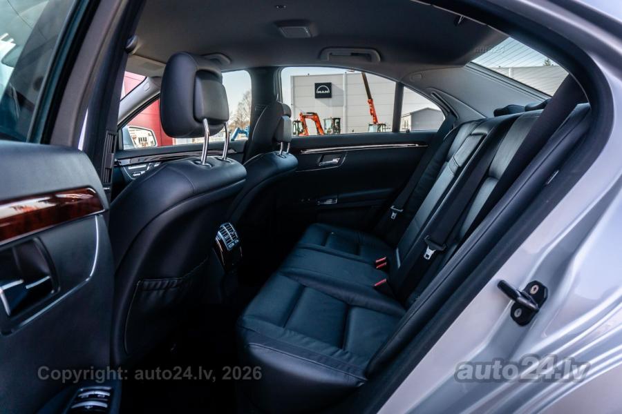 Pelēks Mercedes-Benz S-Class 2010 Valga, ar dzinēja tilpumu 3.50 L un nobraukumu 50 tūkst. km par 17950 €, foto 12 vietnē AUTOMOTO.COM.LV