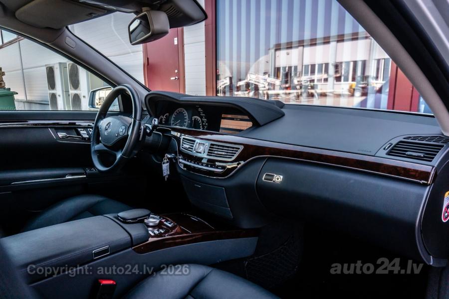 Pelēks Mercedes-Benz S-Class 2010 Valga, ar dzinēja tilpumu 3.50 L un nobraukumu 50 tūkst. km par 17950 €, foto 15 vietnē AUTOMOTO.COM.LV