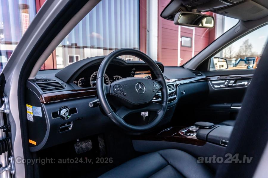 Pelēks Mercedes-Benz S-Class 2010 Valga, ar dzinēja tilpumu 3.50 L un nobraukumu 50 tūkst. km par 17950 €, foto 17 vietnē AUTOMOTO.COM.LV