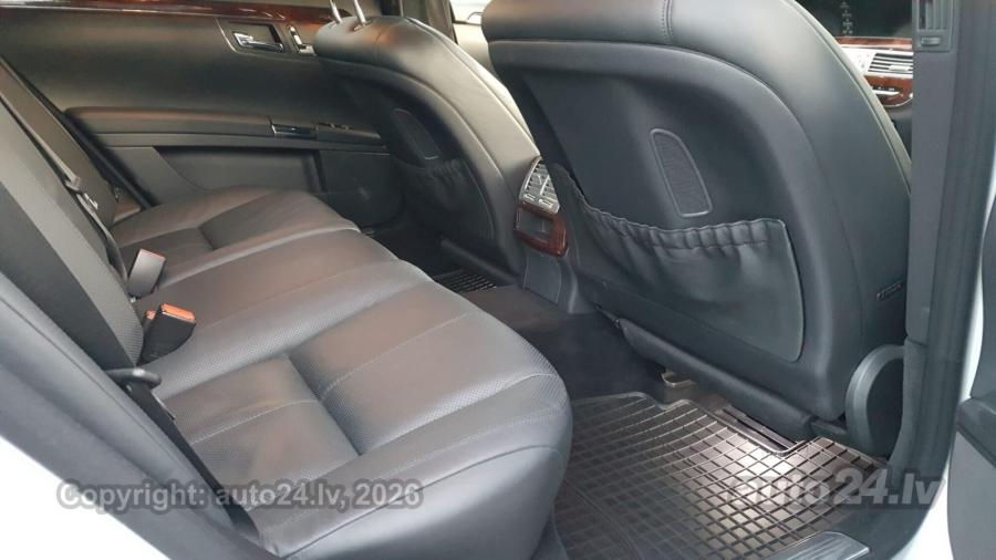 Pelēks Mercedes-Benz S-Class 2010 Tallina, ar dzinēja tilpumu 3.00 L un nobraukumu 290 tūkst. km par 9900 €, foto 12 vietnē AUTOMOTO.COM.LV