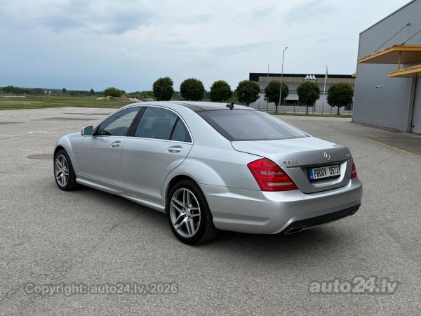 Grey Mercedes-Benz S-Class 2011 in Tallinn, with an engine capacity of 4.70 L and mileage of 274 thousand km for 18900 €, photo 3 on AUTOMOTO.COM.LV