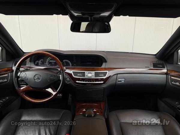 Grey Mercedes-Benz S-Class 2011 in Tallinn, with an engine capacity of 4.70 L and mileage of 274 thousand km for 18900 €, photo 9 on AUTOMOTO.COM.LV
