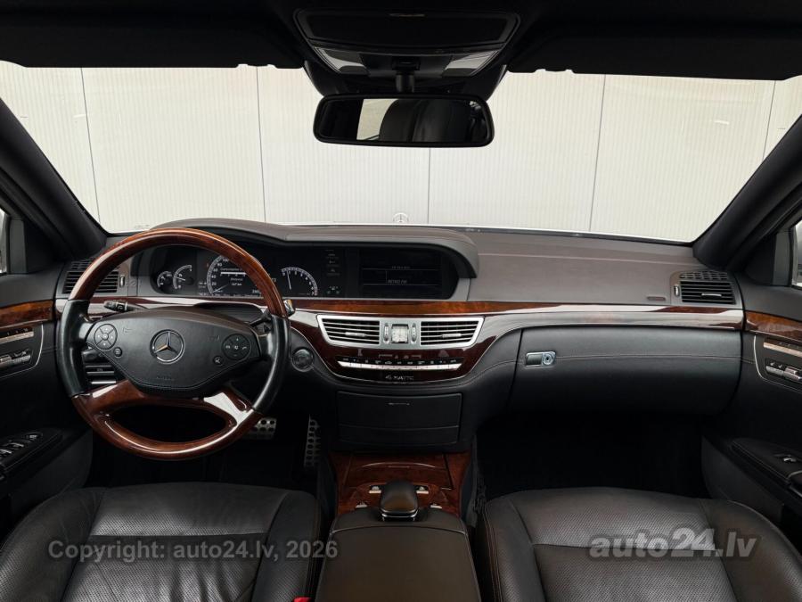 Pelēks Mercedes-Benz S-Class 2011 Tallina, ar dzinēja tilpumu 4.70 L un nobraukumu 274 tūkst. km par 18900 €, foto 10 vietnē AUTOMOTO.COM.LV